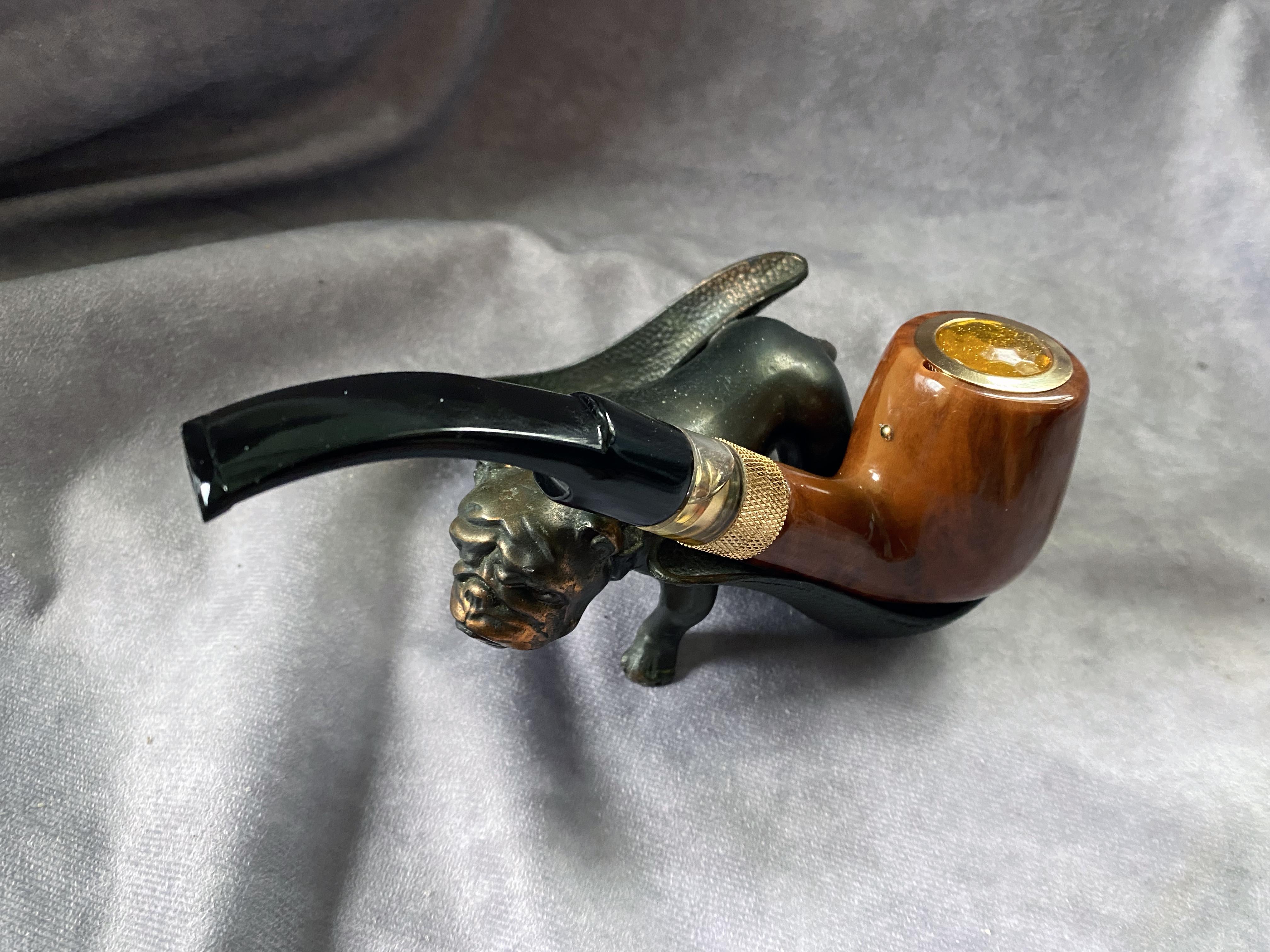The Westminster iTouch E Pipe is an Ironic Millennial Statement ...