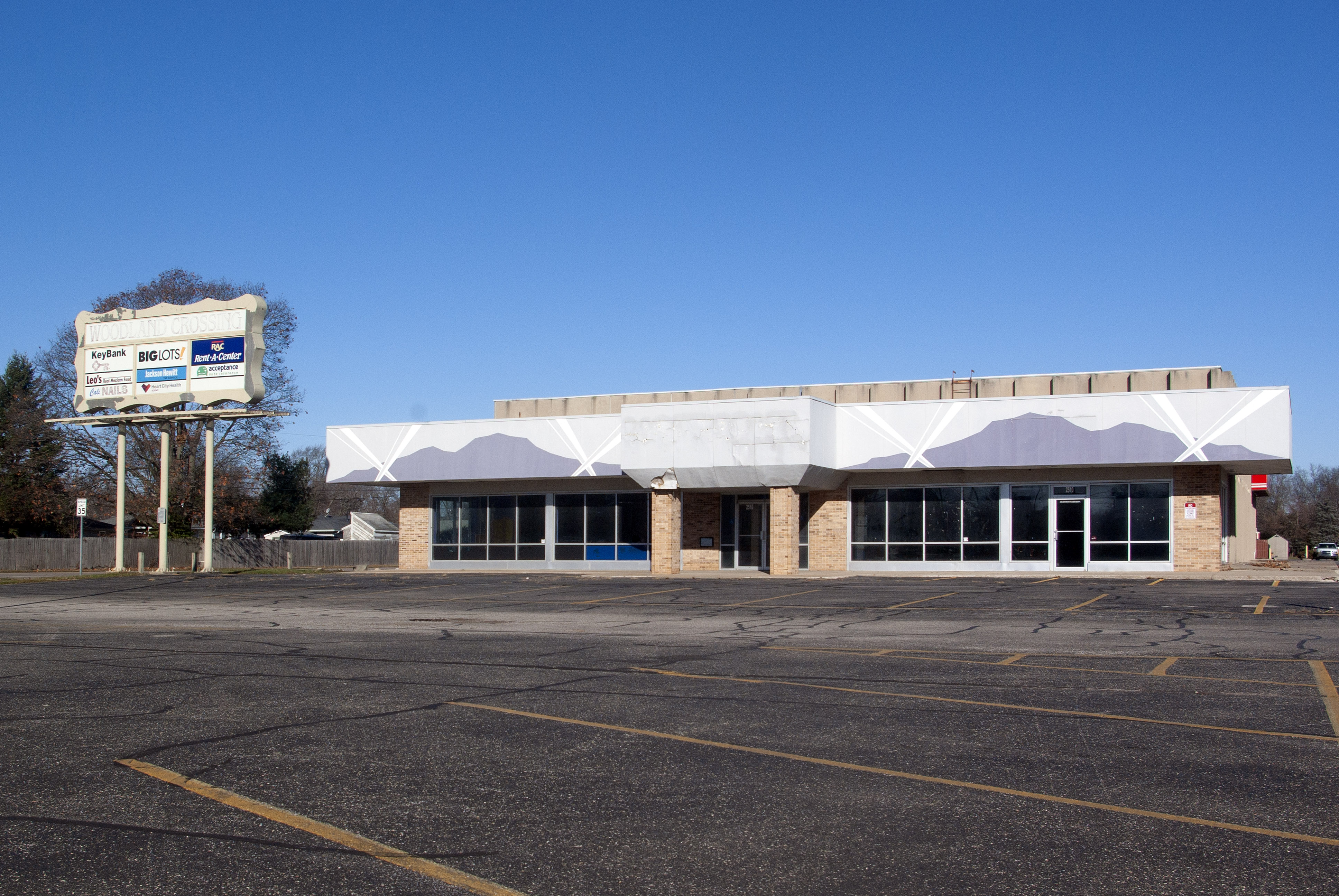 The Pierre Moran Mall in Elkhart: Resting -and Rusting- in Pieces ...