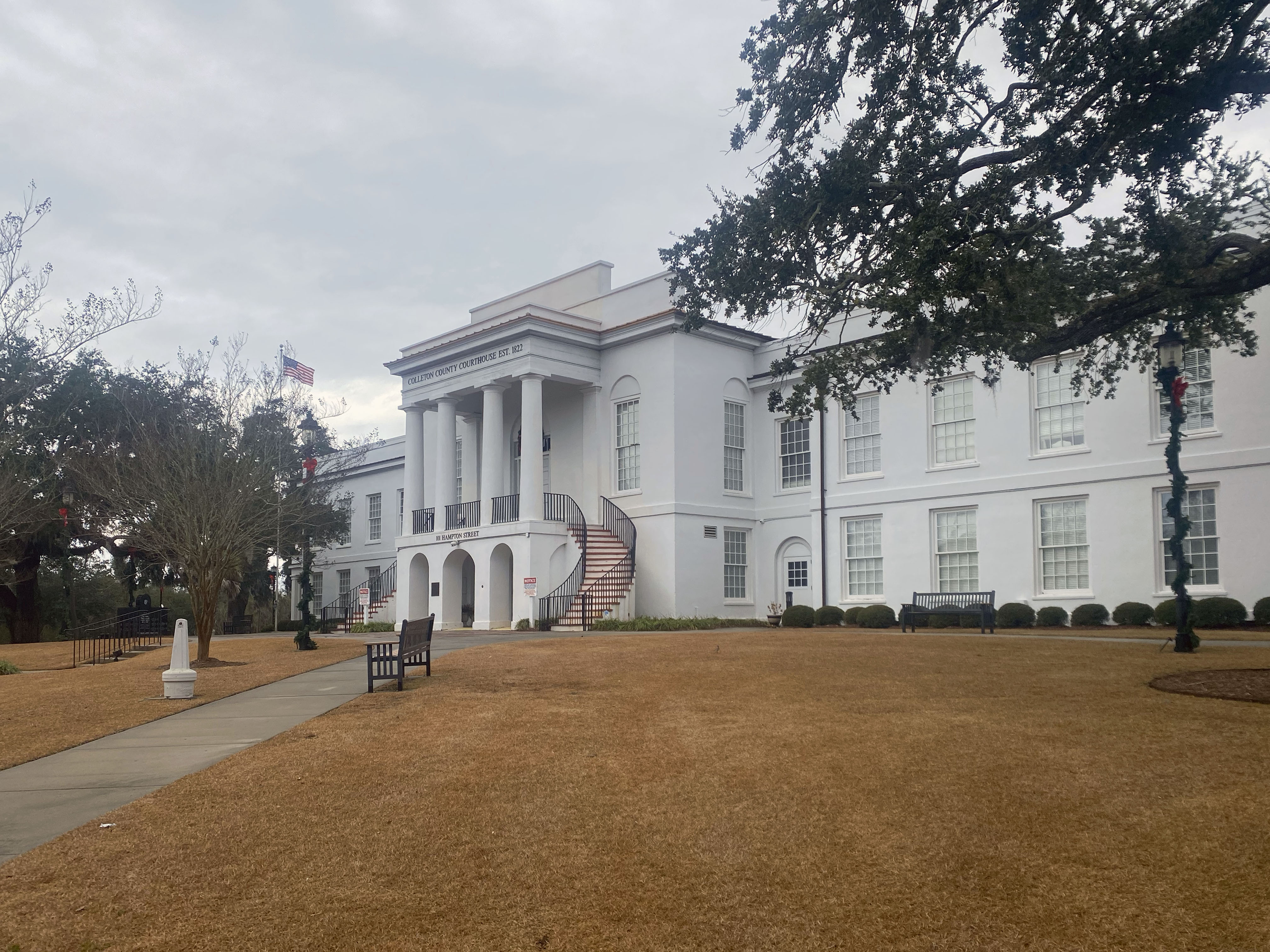 The Colleton County Courthouse in South Carolina (1820-) | Hiding in ...