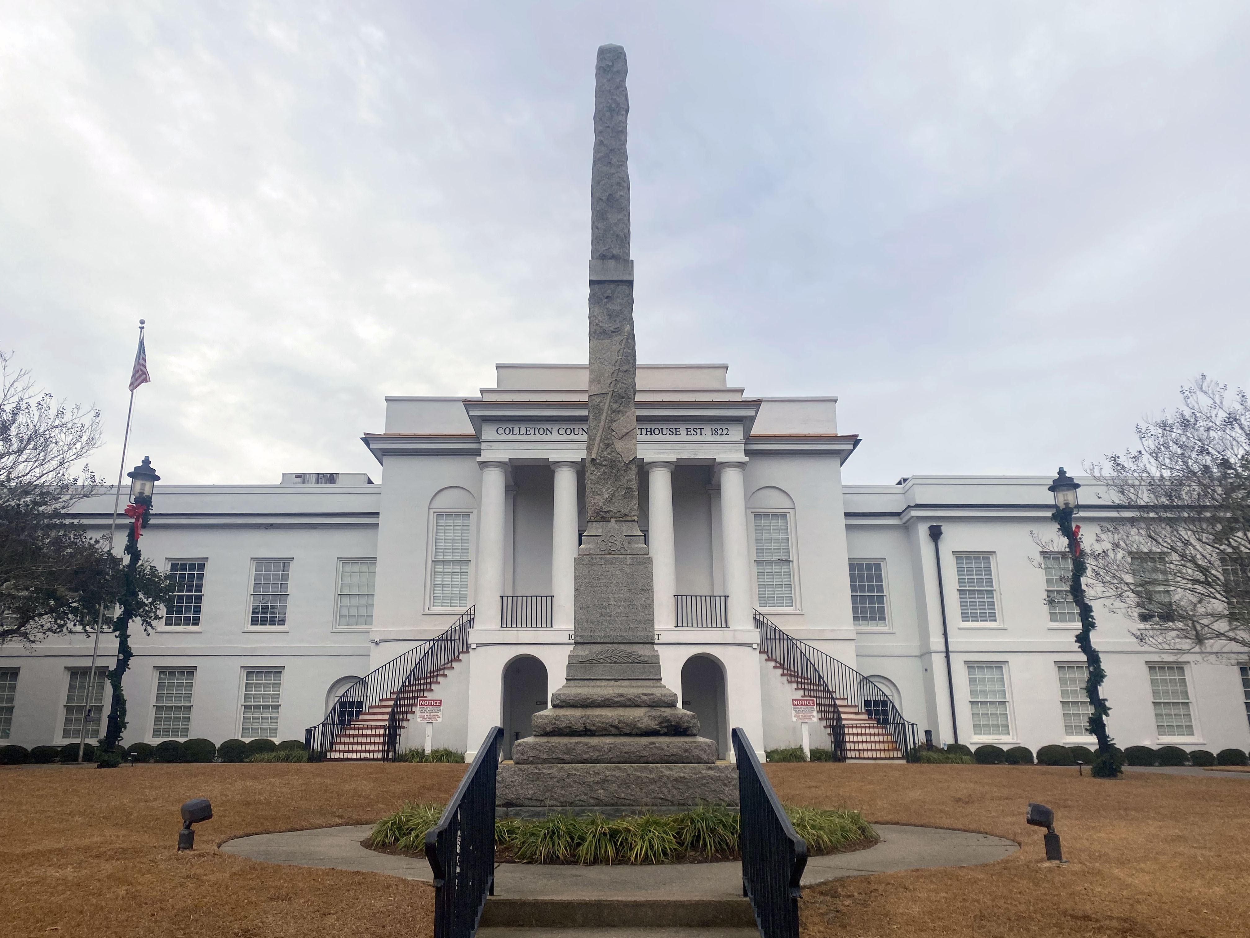 The Colleton County Courthouse in South Carolina (1820-) | Hiding in ...