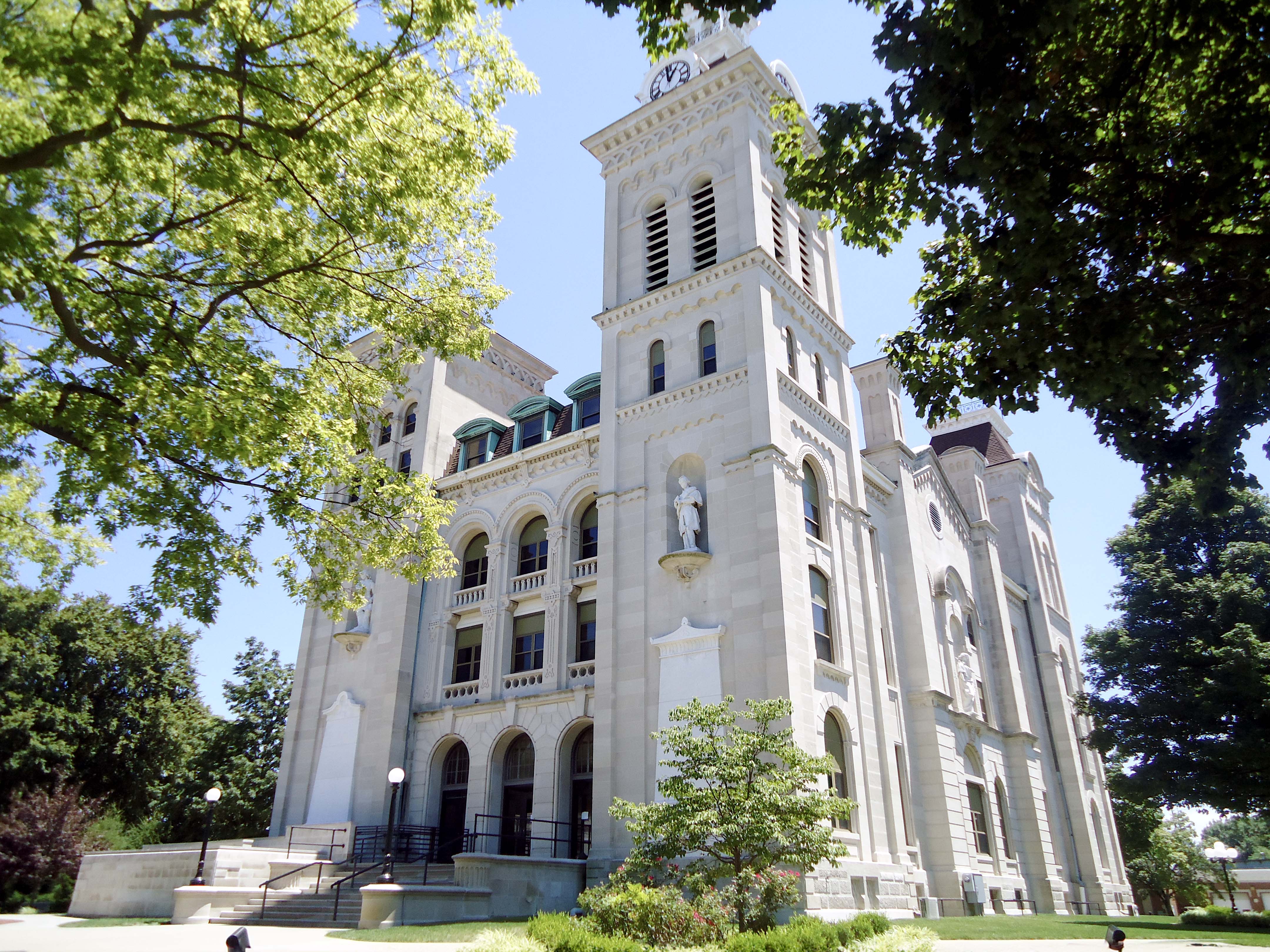 The Knox County, Indiana Courthouse (1876-) | Hiding in Plain Sight