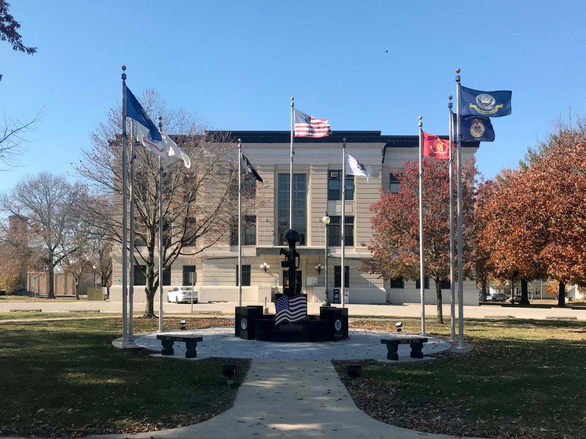 The Douglas County Courthouse in Illinois (1913-) | Hiding in Plain Sight