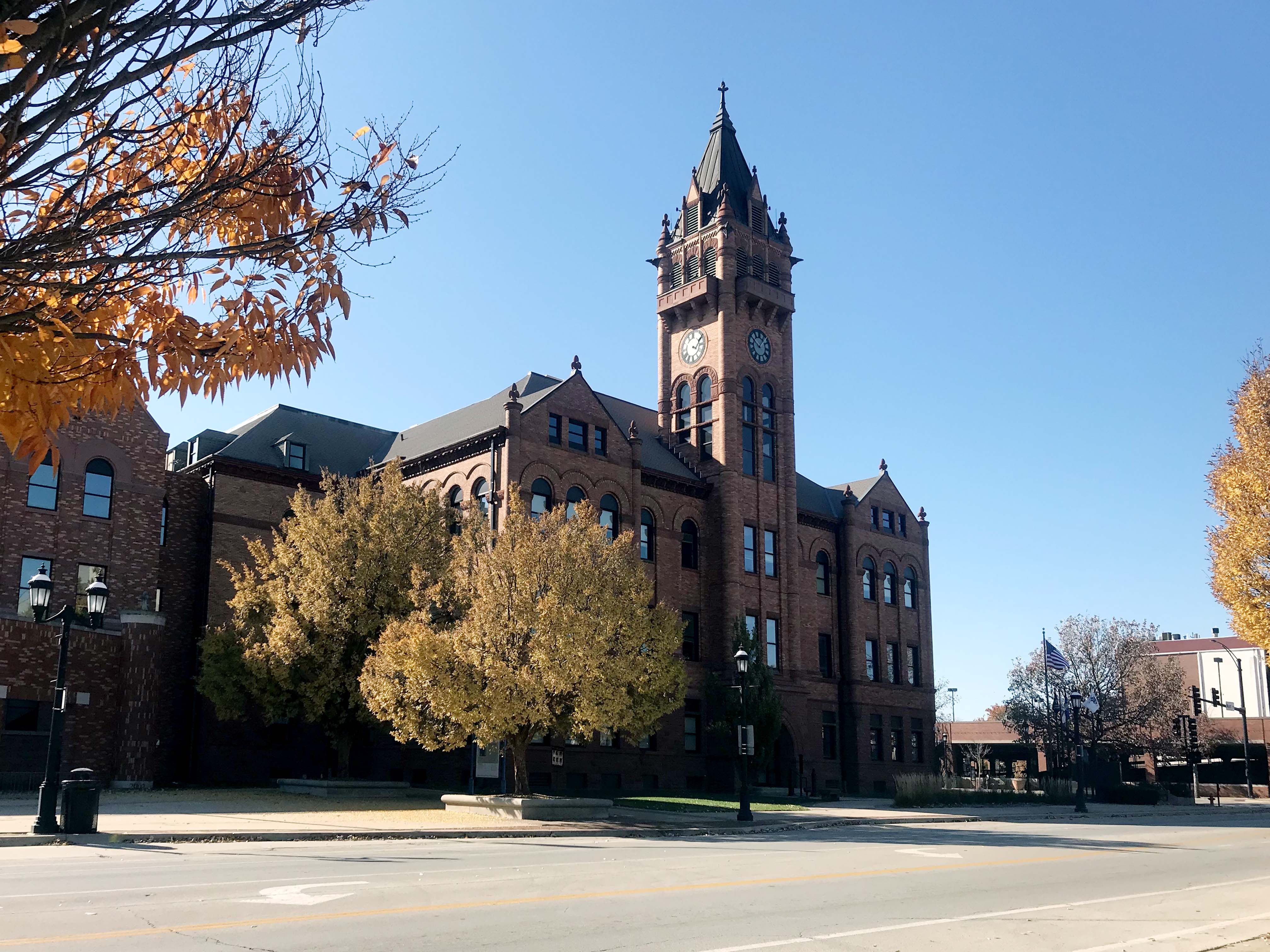 The Champaign County Courthouse in Illinois (1901/2002-) | Hiding in ...