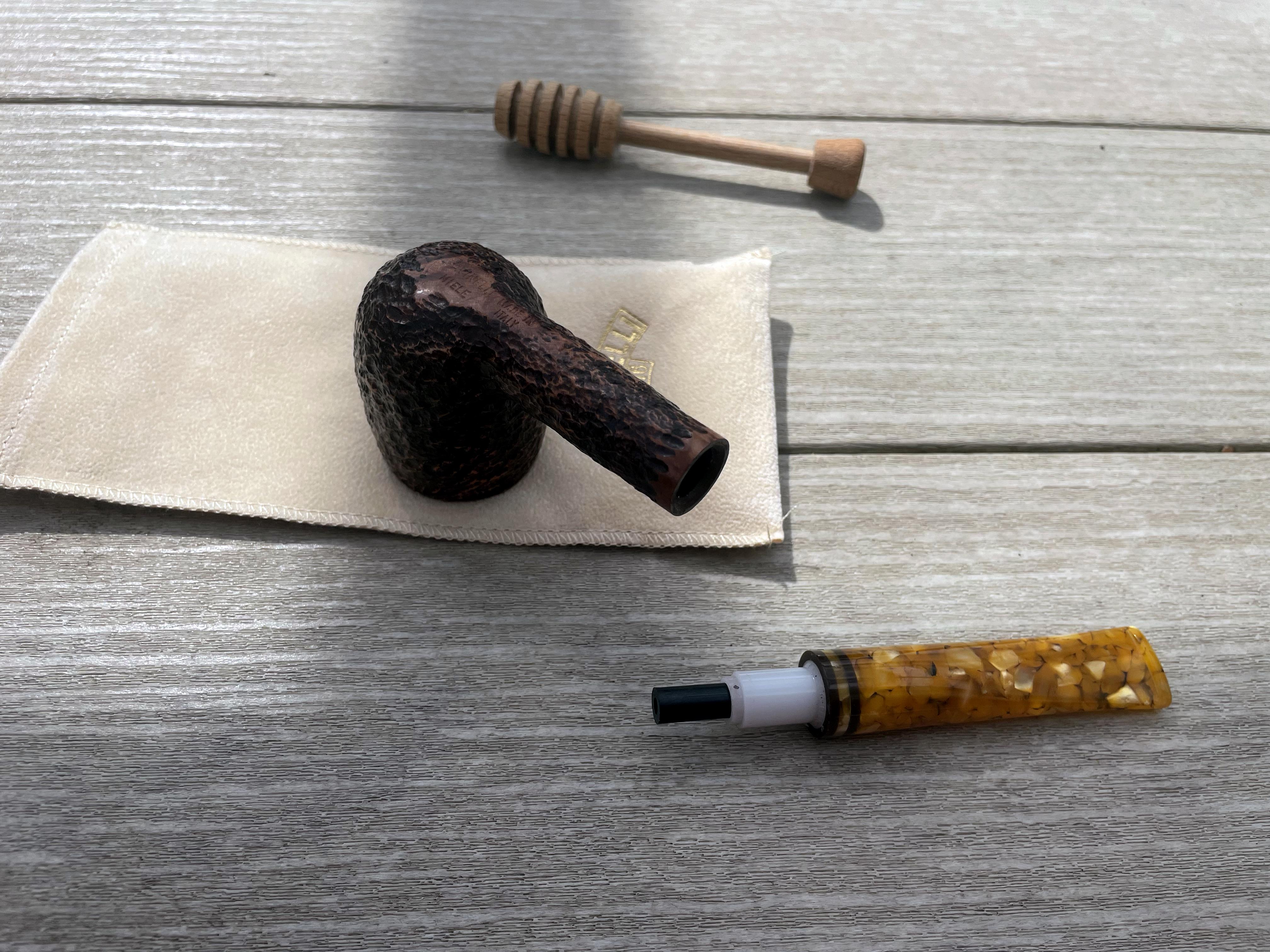 Savinelli’s Miele is a real honey of a pipe | Hiding in Plain Sight