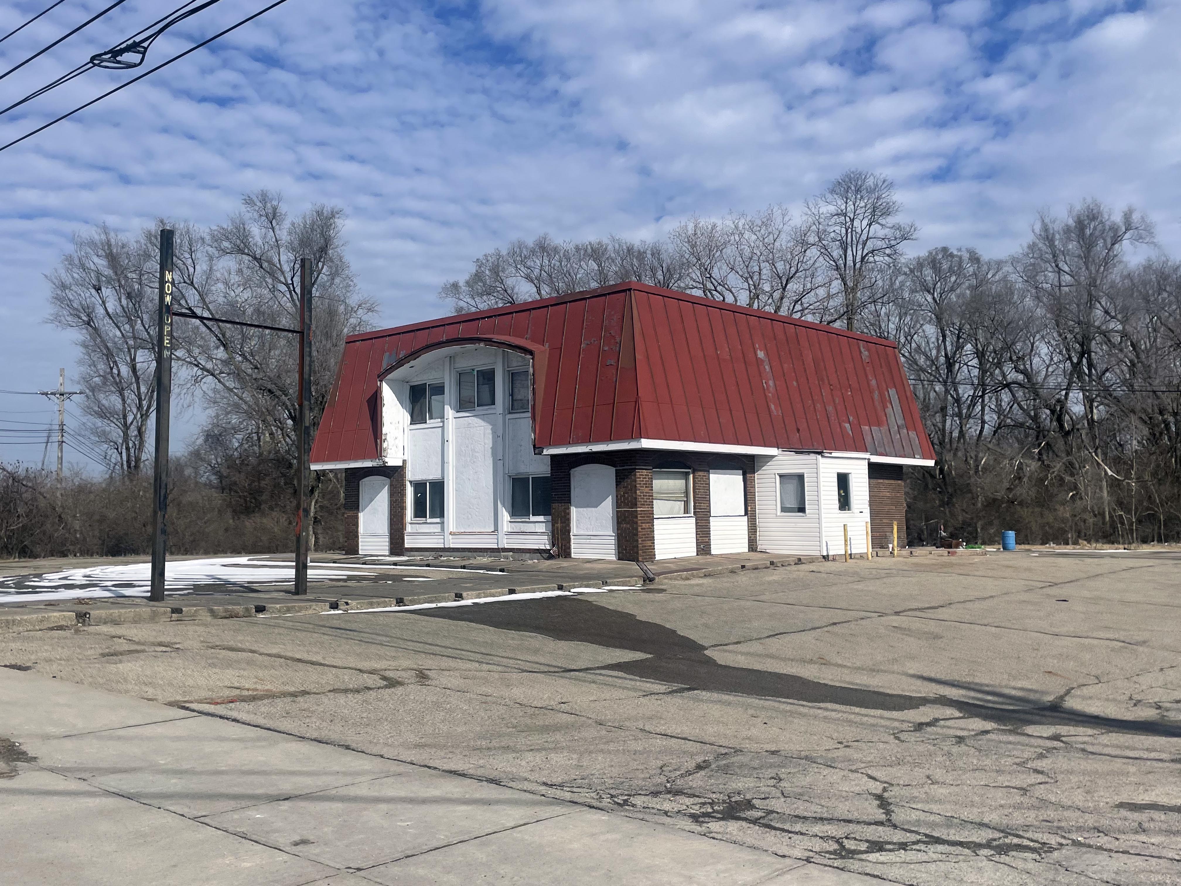A shuttered Sir Beef in Anderson | Hiding in Plain Sight